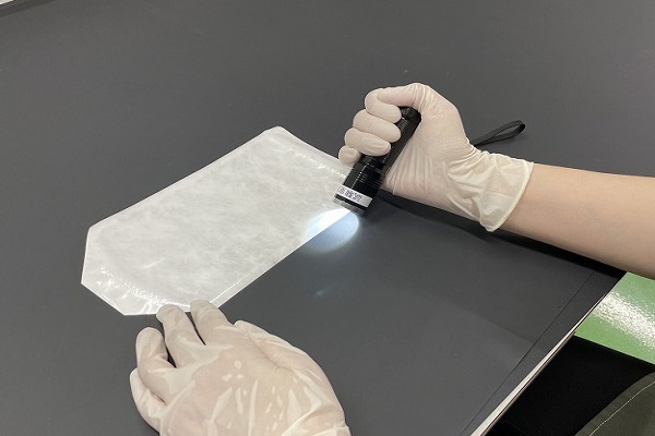 [医療機器包装] ASTM F1886 目視検査 | 包装ソリューション | JBL | 日本ビジネスロジスティクス株式会社